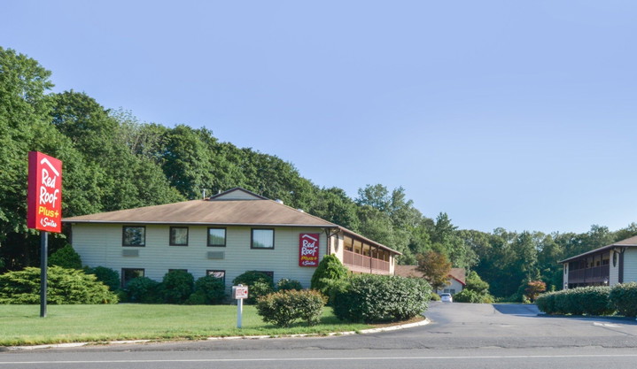 Red Roof Plus+ & Suites Guilford - Branford, CT