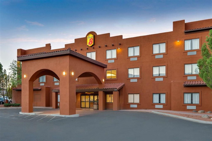 Super 8 By Wyndham Page/lake Powell - Page, AZ