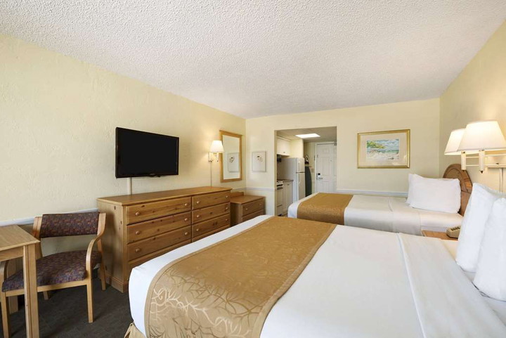 Days Inn By Wyndham Daytona Oceanfront - Daytona Beach Shores, FL