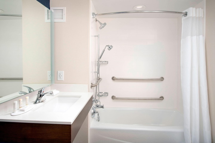 Fairfield Inn And Suites By Marriott Alexandria West-mark Center - Alexandria, VA