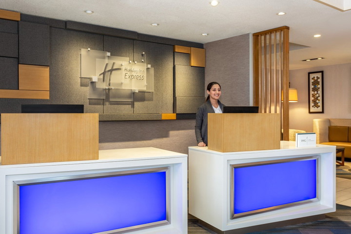 Holiday Inn Express & Suites Redding By Ihg - Redding, CA