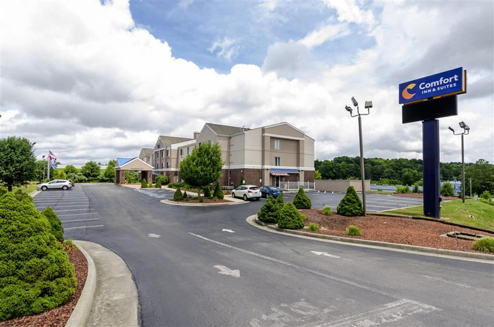 Comfort Inn & Suites Hillsville I-77 - Hillsville, VA