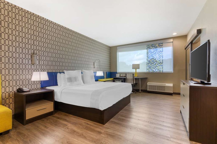 Glō Best Western Dallas South Desoto - Lancaster, TX