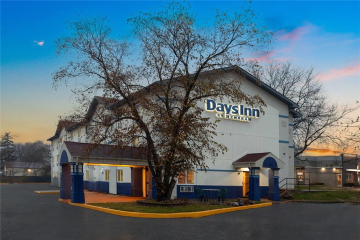 Days Inn By Wyndham Waukegan - North Chicago, IL