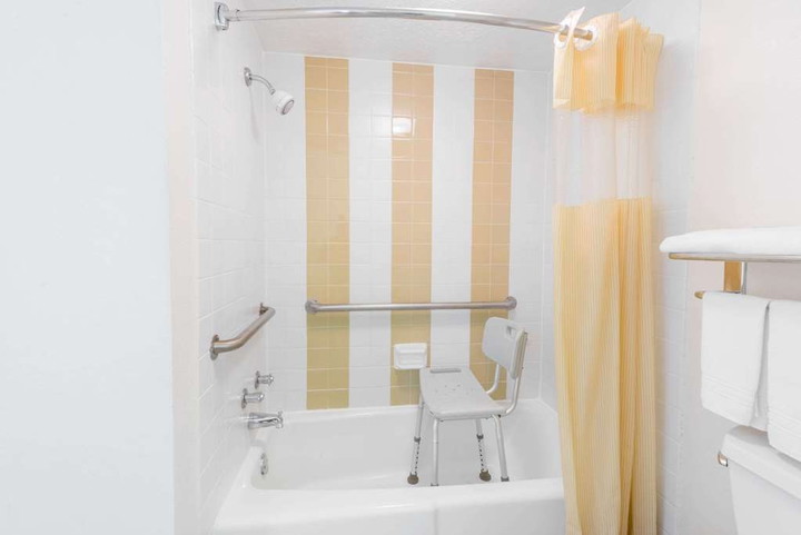 Days Inn By Wyndham Amherst - Oberlin, OH