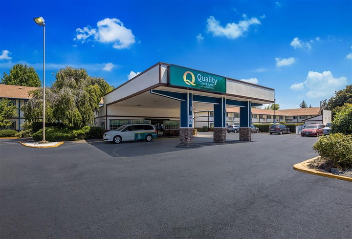 Quality Inn & Suites Medford Airport - Medford, OR