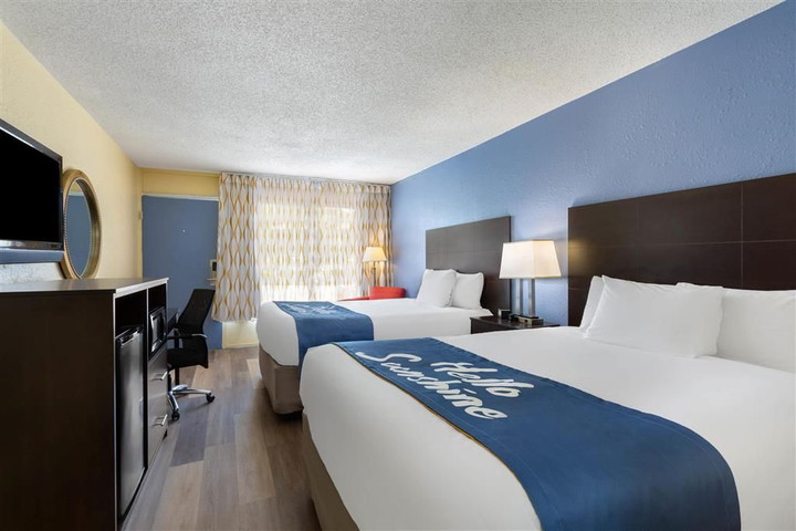 Days Inn By Wyndham Greensboro Airport - Greensboro, NC