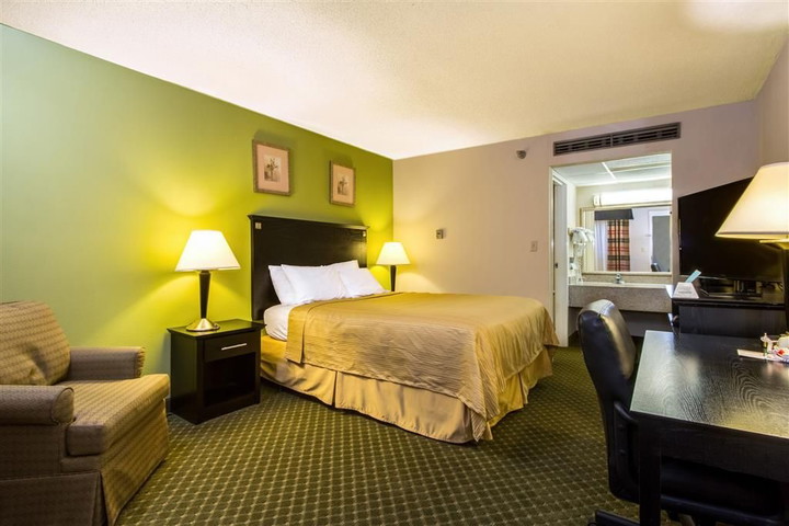Quality Inn & Suites Moline - Quad Cities - Rock Island, IL