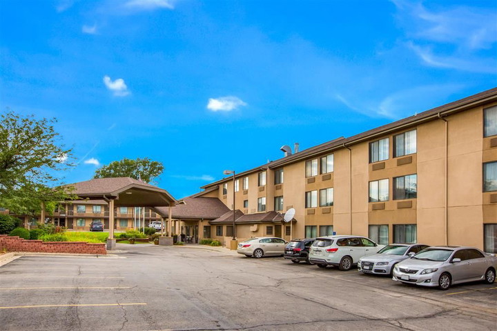 Quality Inn & Suites Lawrence - University Area - Lawrence, KS
