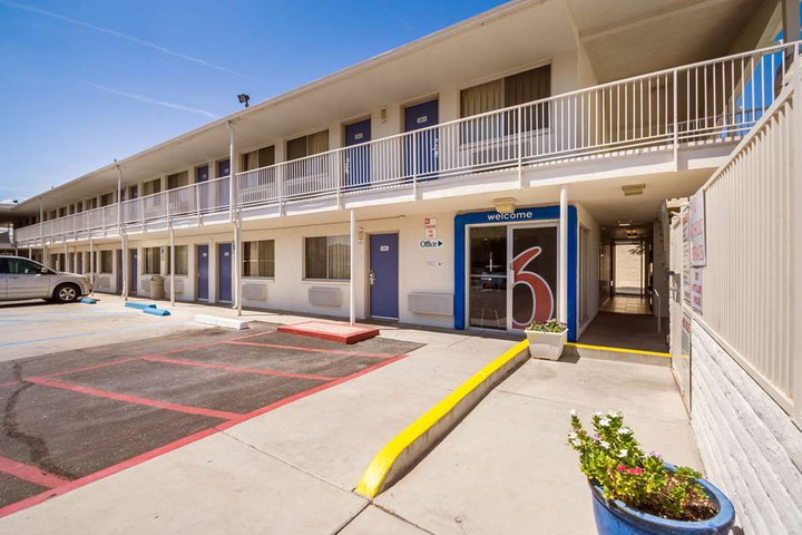 Motel 6 Phoenix Sun City Youngtown - 피닉스