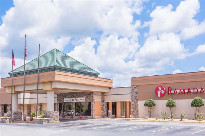 Ramada By Wyndham Macon - Macon, GA