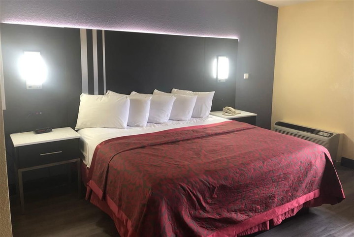 Days Inn By Wyndham Grove City Columbus South - 애슈빌