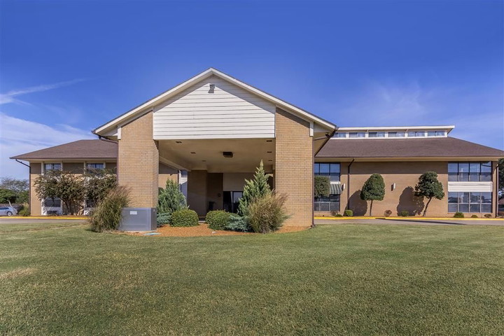 Quality Inn & Suites Stuttgart North - Stuttgart, AR