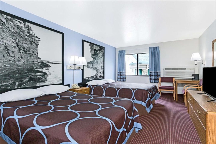 Super 8 By Wyndham Wisconsin Dells - Baraboo, WI