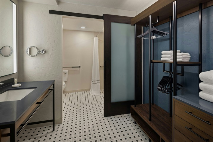 Oshkosh Marriott Waterfront Hotel And Convention Center - Oshkosh, WI