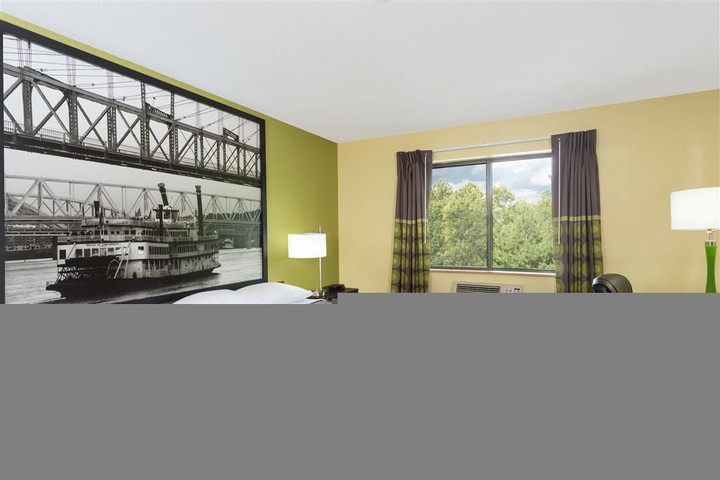 Super 8 By Wyndham Marietta - Marietta, OH