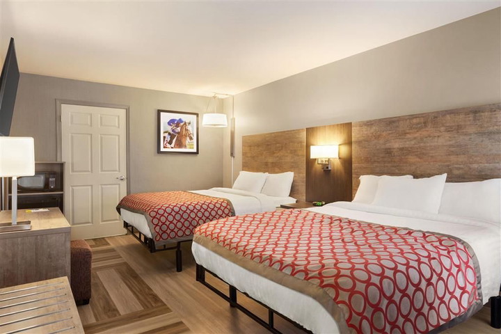 Days Inn & Suites By Wyndham Bowling Green - Bowling Green, KY