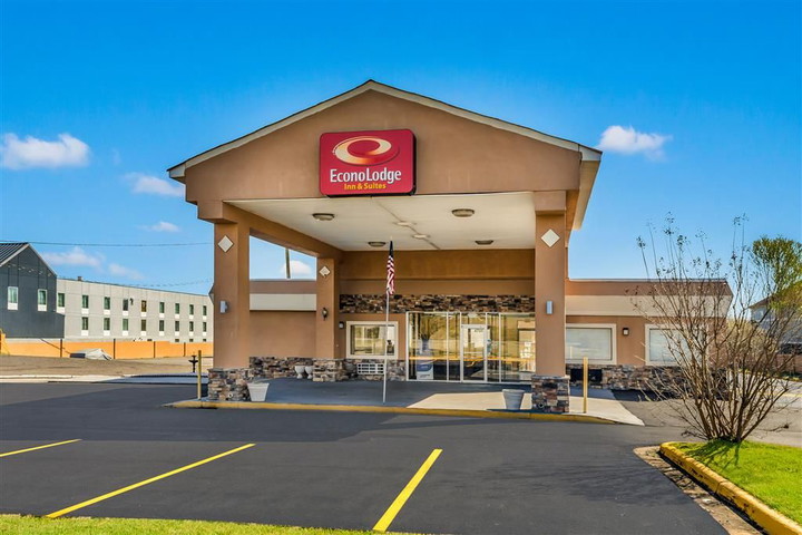 Econo Lodge Inn & Suites Macon West - Macon, GA