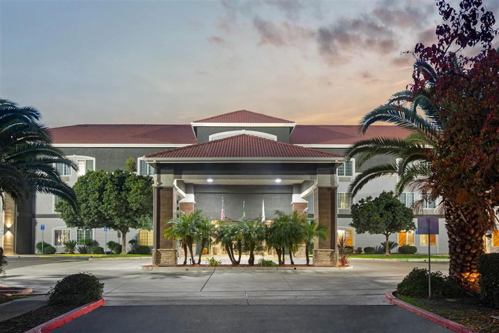 La Quinta Inn & Suites By Wyndham Visalia/sequoia Gateway - Visalia, CA