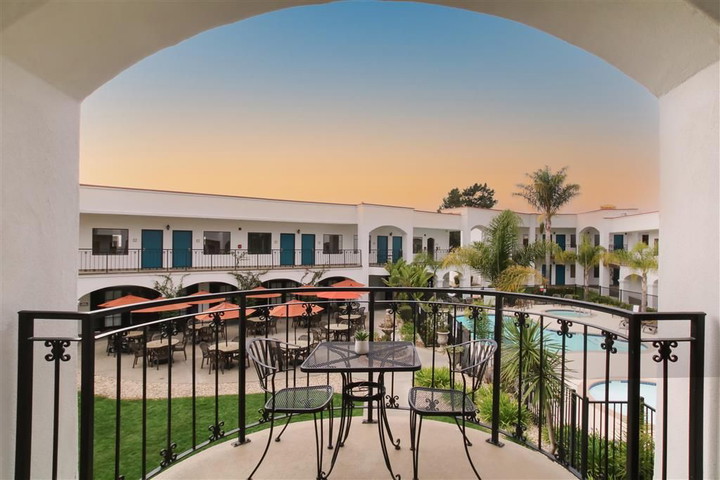 Oxford Suites Pismo Beach - Grover Beach, CA