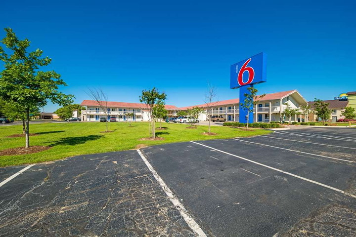 Motel 6 Dallas - Farmers Branch - Dallas, TX
