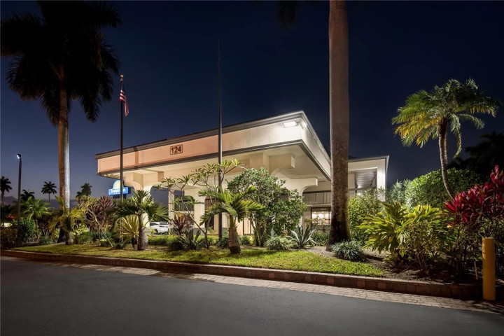 Days Inn By Wyndham Florida City - Florida City, FL