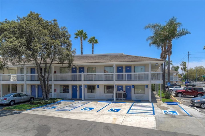 Motel 6 Santa - Irvine, CA