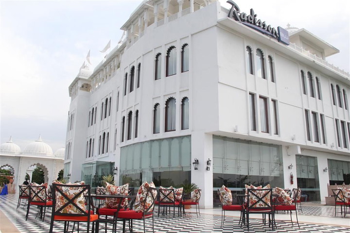Radisson Blu Udaipur Palace Resort & Spa - Udaipur