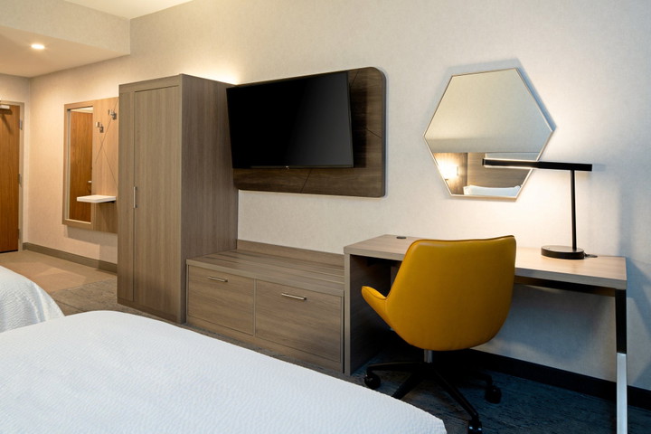 Holiday Inn Express & Suites Hollister By Ihg - Hollister, CA