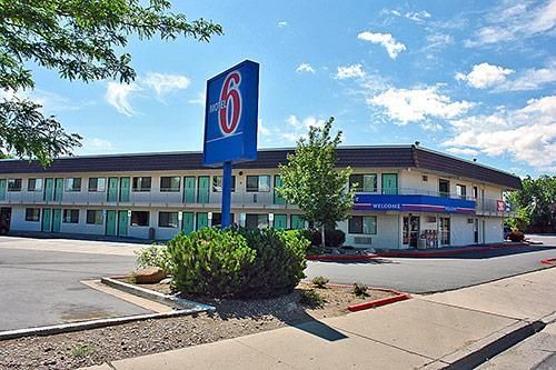 Motel 6 Reno Livestock Events Center - 斯帕克斯