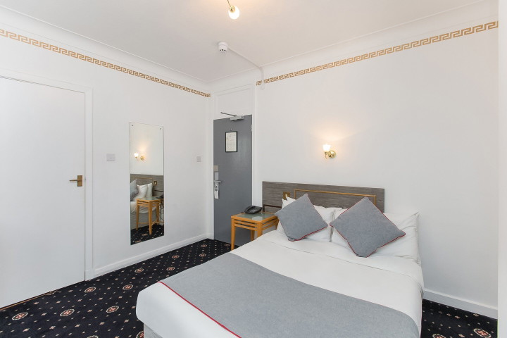 Oyo Stade Court Hotel - Hythe