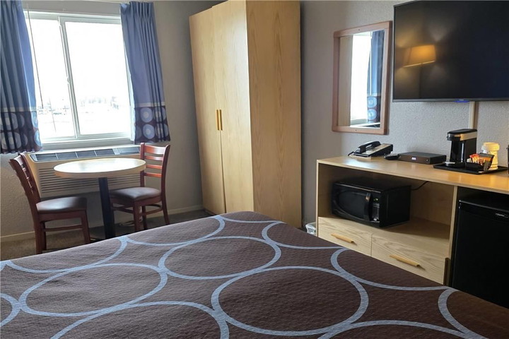 Super 8 By Wyndham Swift Current - Swift Current