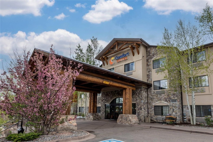Comfort Suites Golden West On Evergreen Parkway - Evergreen, CO