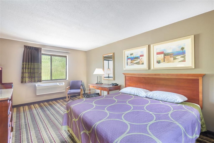 Super 8 By Wyndham Tilton/lake Winnipesaukee - Lake Winnipesaukee, NH