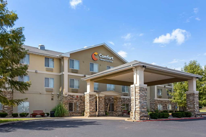 Comfort Inn & Suites Pittsburg Ks - Pittsburg, KS
