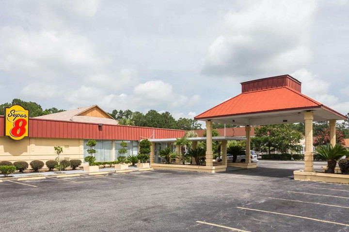 Super 8 By Wyndham Hardeeville/savannah North - Bluffton, SC