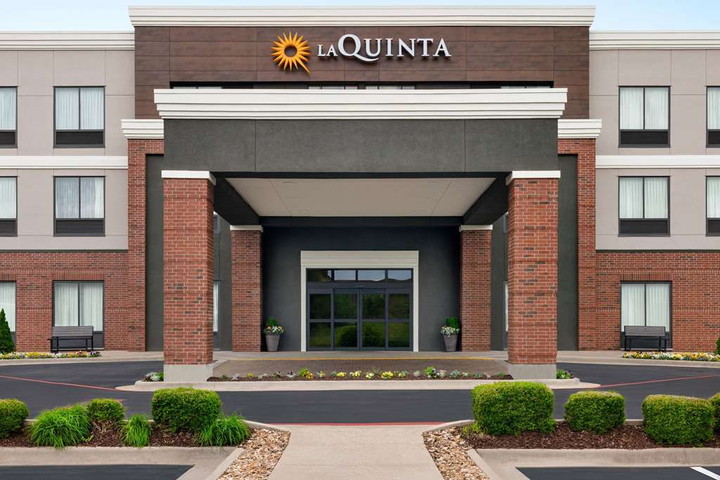 La Quinta Inn & Suites By Wyndham Springfield Airport Plaza - Springfield, MO
