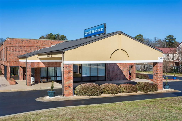 Days Inn & Suites By Wyndham Rocky Mount Golden East - Rocky Mount, NC