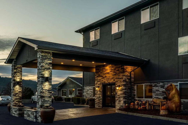 La Quinta Inn & Suites By Wyndham Grants Pass - Grants Pass, OR