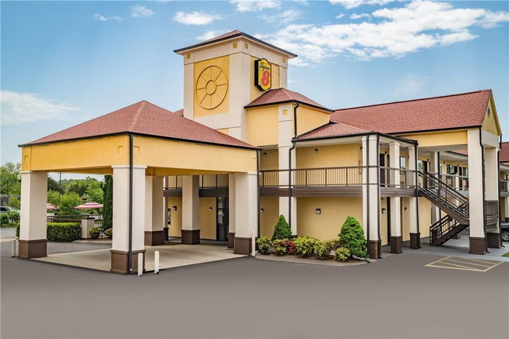 Super 8 By Wyndham Columbia - Columbia, TN