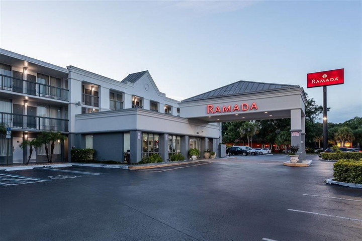 Ramada By Wyndham Altamonte Springs Near I-4 - Apopka, FL