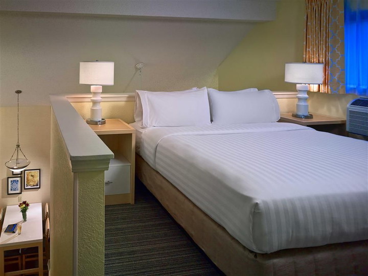 Sonesta Simply Suites Cleveland Westlake - Avon, OH