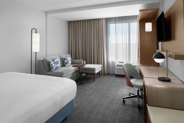 Courtyard By Marriott Charleston Summerville - Moncks Corner, SC