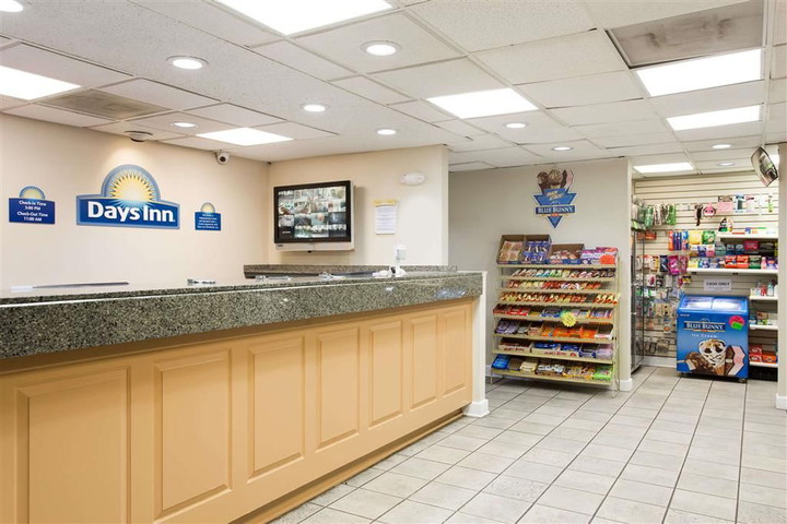Days Inn By Wyndham Norfolk Airport - Portsmouth, VA