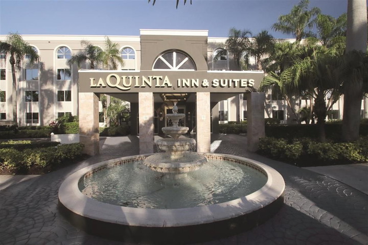 La Quinta Inn & Suites By Wyndham Coral Springs South - Coral Springs, FL