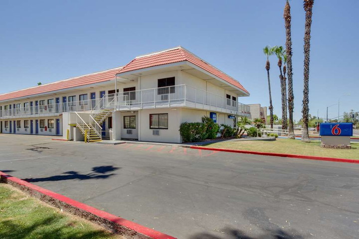 Motel 6 Phoenix Tempe-broadway-asu - 피닉스