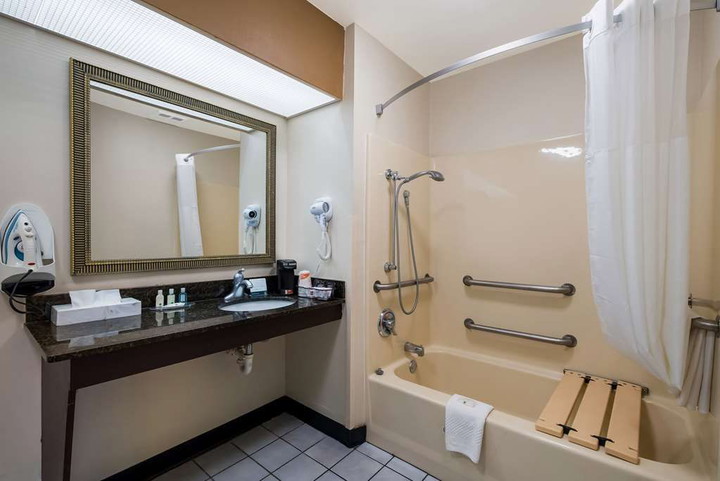 Quality Inn Johnson City I-26 Exit 17 - Johnson City, TN