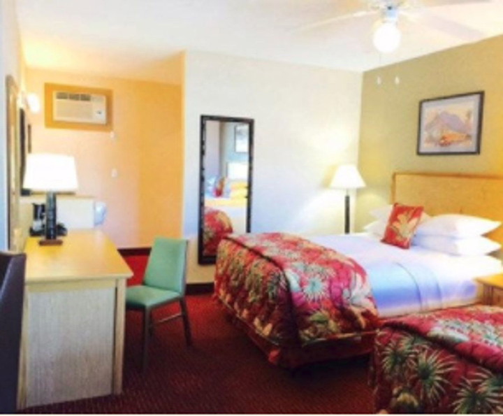 Caliente Tropics Resort - Palm Springs, CA