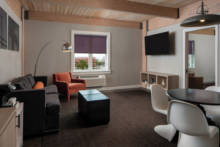 Harbor House Hotel & Marina At Pier 21 - Galveston, TX