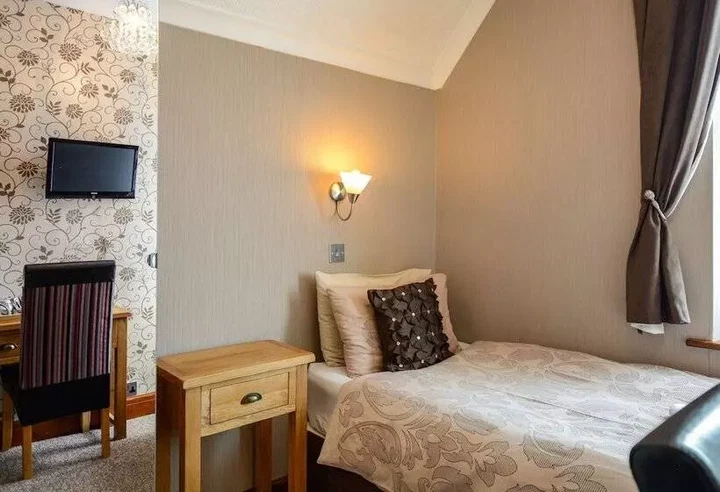 Hotel Tanes - Cardiff